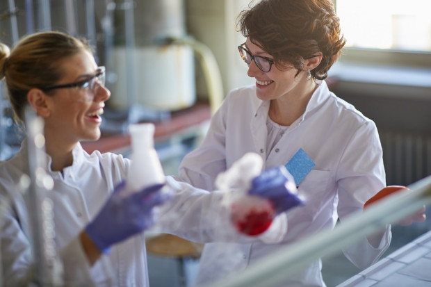 Praca laboranta w branży farmaceutycznej - jak wygląda?